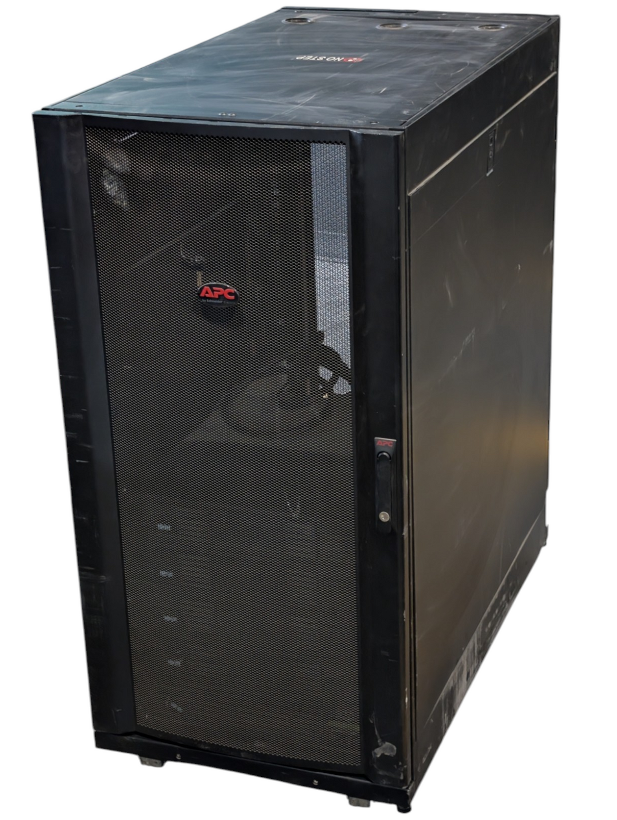 APC 24U Server Rack with UPS and Batteries READ - — retail.era